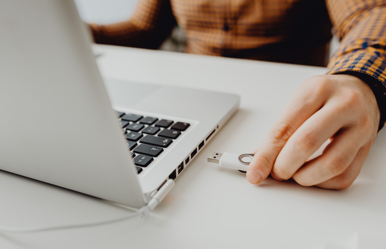 Types of USB Drop Attacks & Cybersecurity Threats with Examples